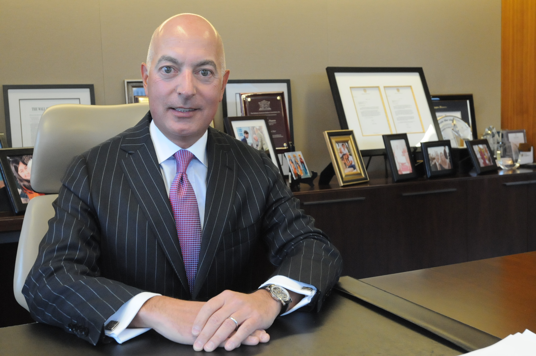 Psaros' Humanistic Climb to Top - The National Herald