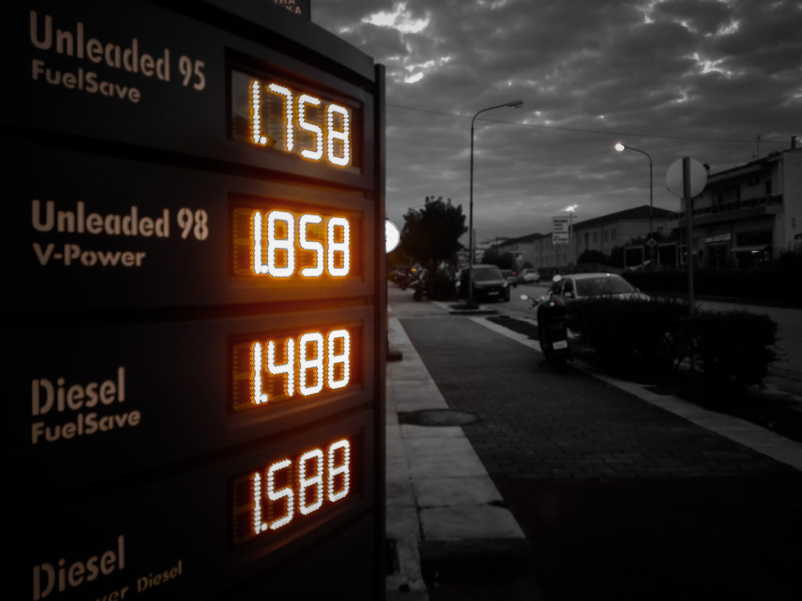 Greece's Inflation Rockets to 10-Year High, Utility Bills Soar Too ...