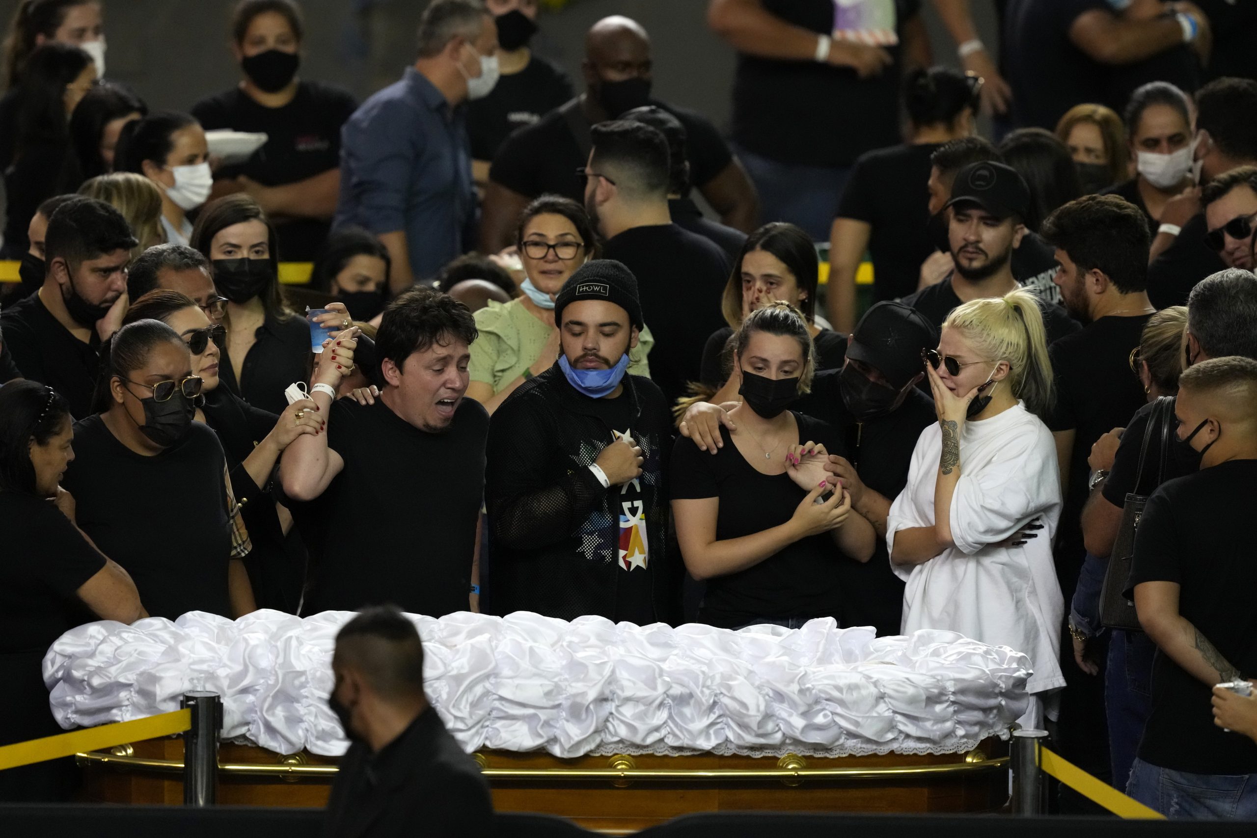 Tens of Thousands Mourn Brazilian Country Music Singer - The National ...